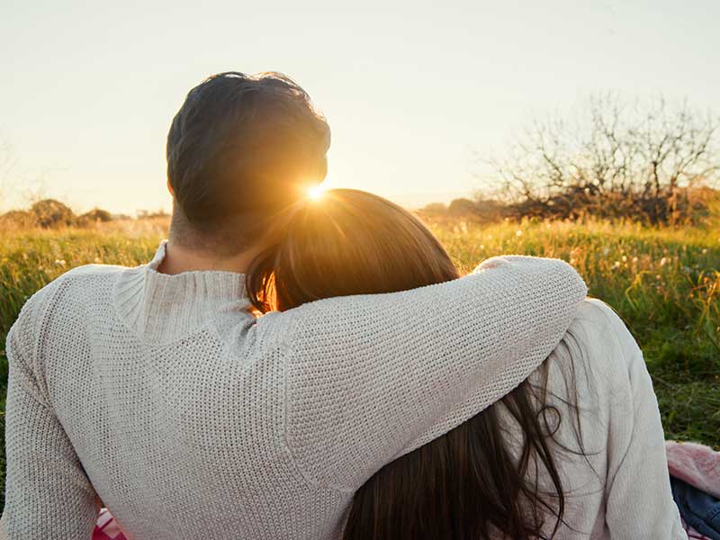 Top 10 Arm Around Shoulder Meanings (With Images)